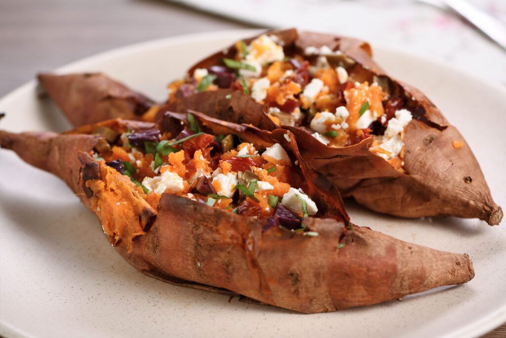 Cartof Dulce Copt cu Salată de Ton și Avocado – Darinne Distribution